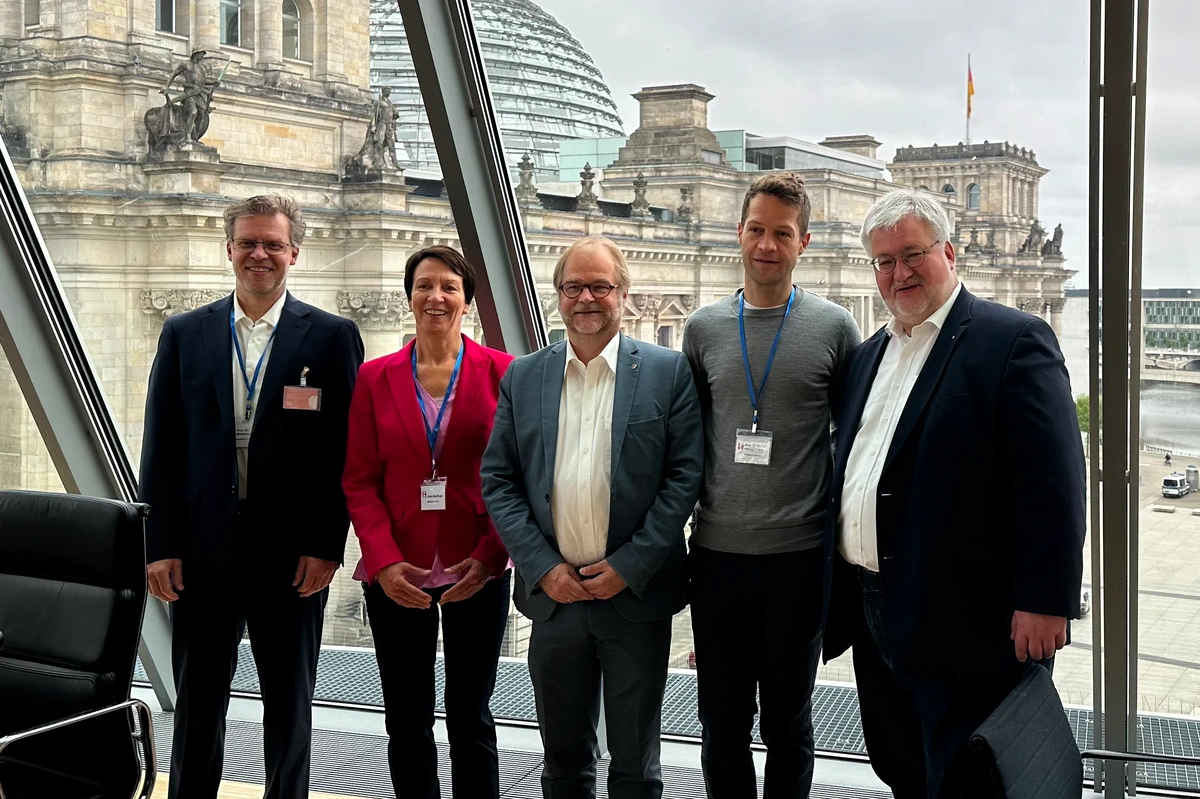 Helmholtz Munich in the Bundestag: Artificial Intelligence and High-Tech