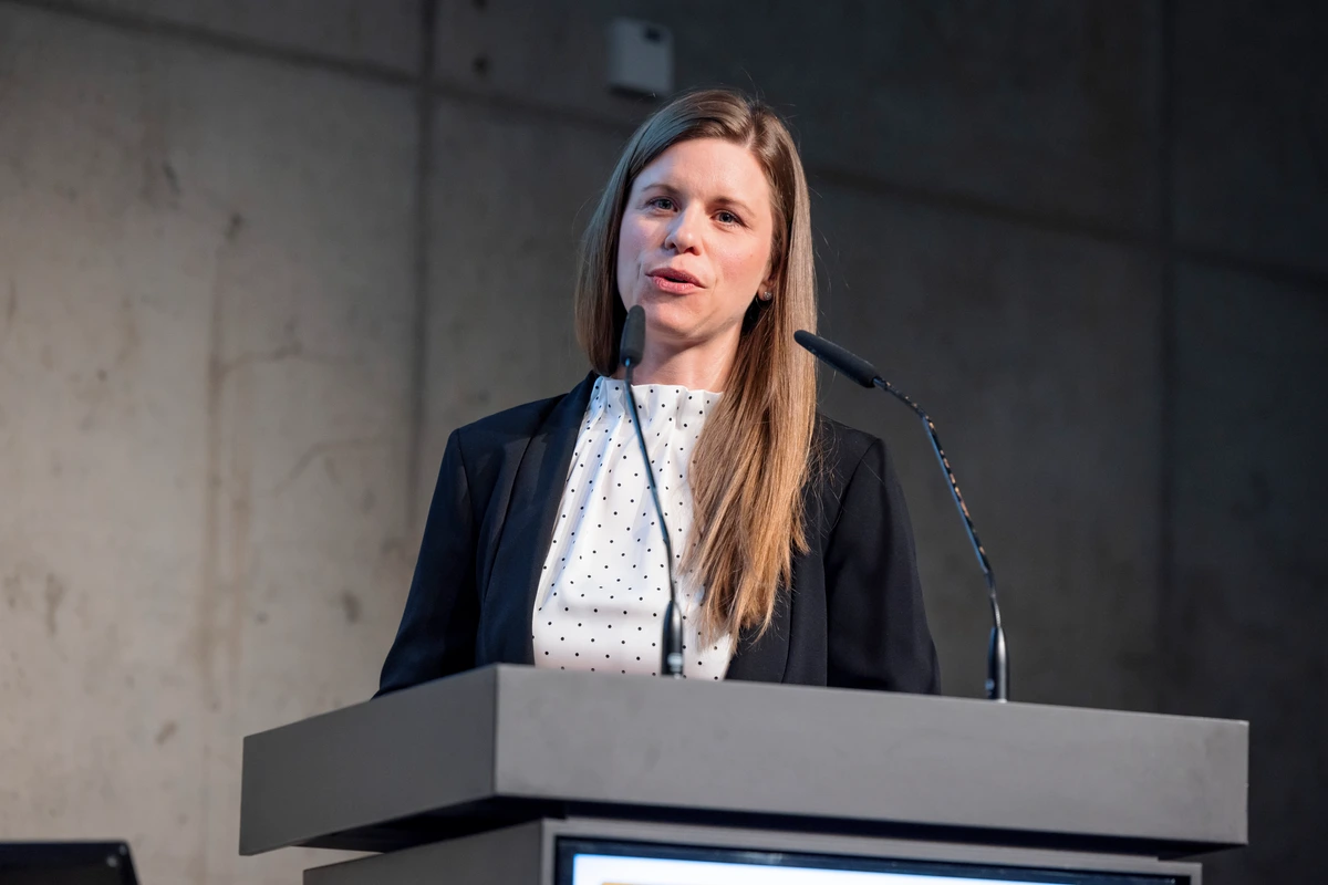 Stephanie Kullmann Receives the Ferdinand Bertram Award 2022